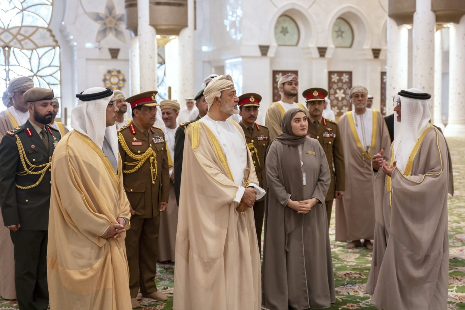 Sultan of Oman visits Sheikh Zayed Grand Mosque accompanied by Mansour ...